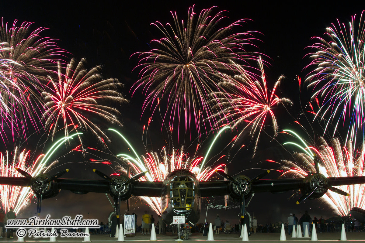 Celebrate The 4th Of July With These Photos Of Fireworks And Airplanes ...