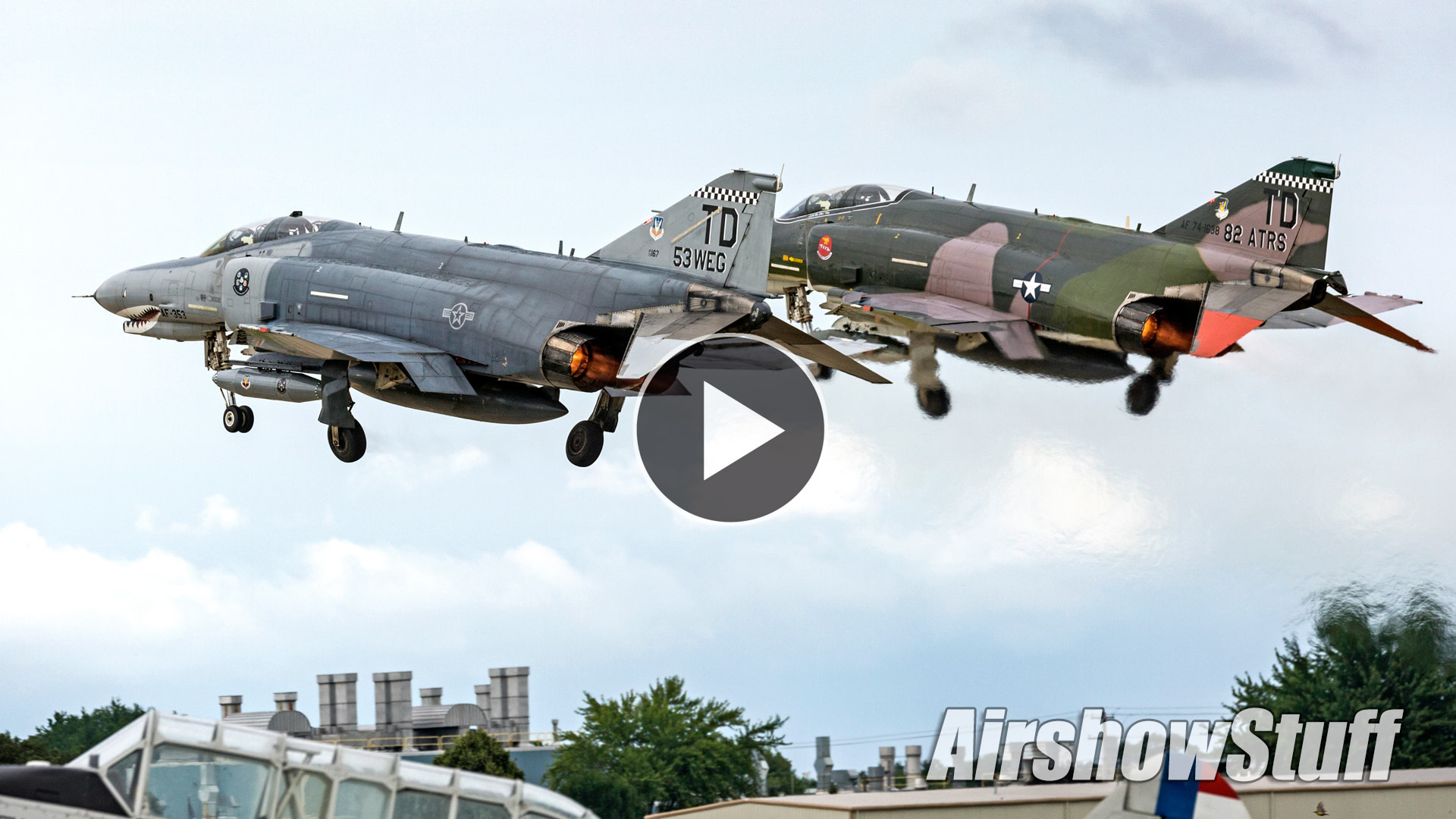 WATCH: Thunder And Smoke From TWO F-4 Phantoms Flying Together At ...